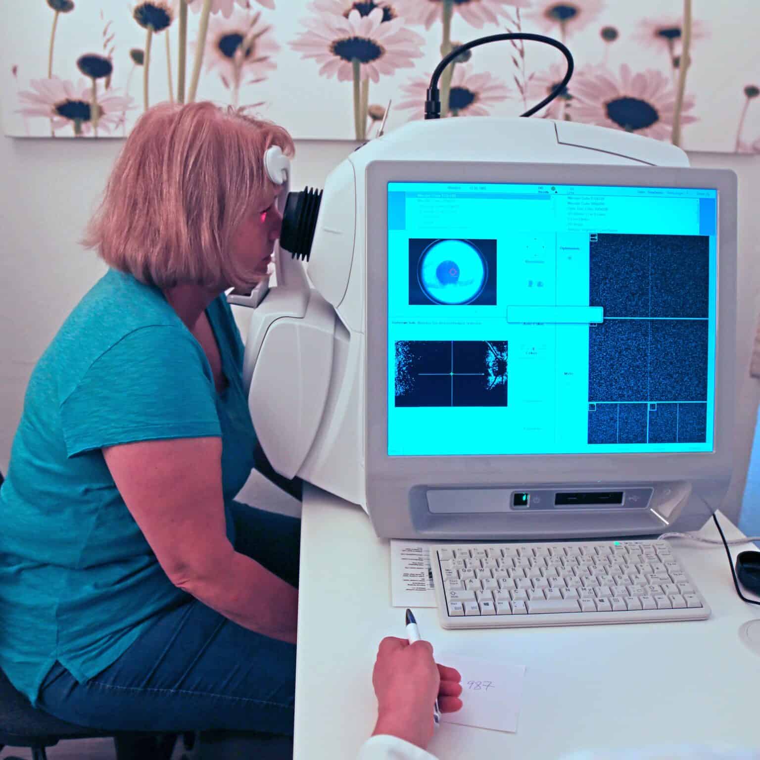 Posterior vitreous detachment Symptoms and Treatment - Clinique VisionPros