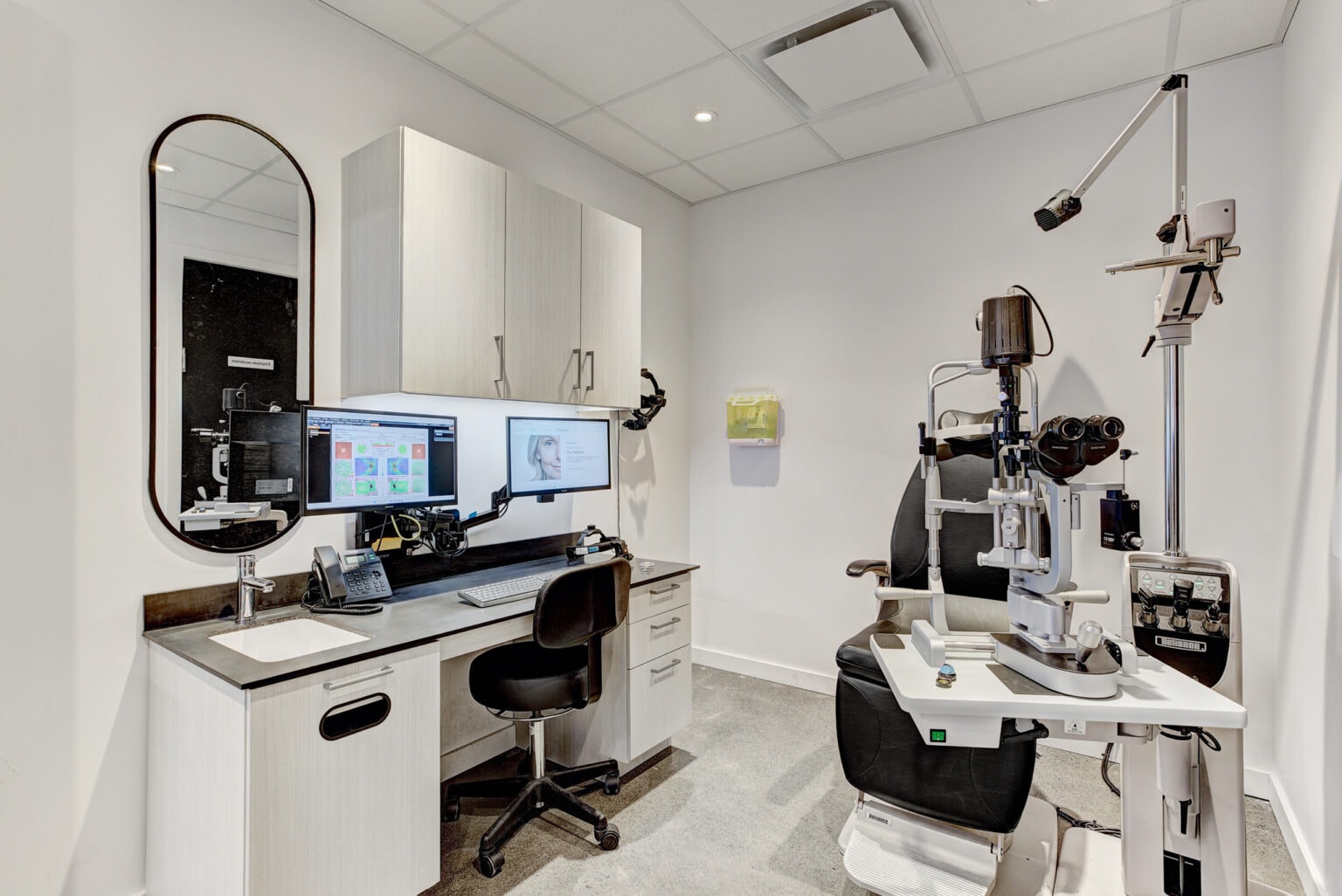 World-class team of Ophthalmologists and Optometrists - Clinique VisionPros